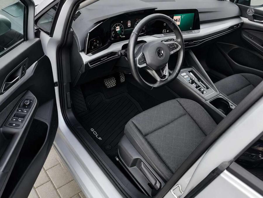Grey Volkswagen Golf 2022 in Vilnius, with an engine capacity of 1.50 L and mileage of 107 thousand km for 17900 €, photo 6 on AUTOMOTO.COM.LV