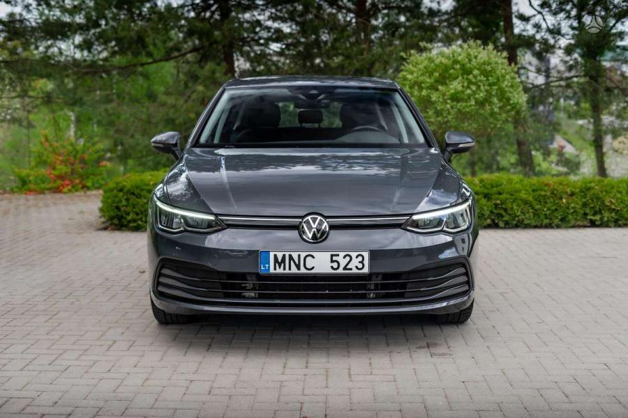 Grey Volkswagen Golf 2022 in Kaunas, with an engine capacity of 1.00 L and mileage of 56 thousand km for 16250 €, photo 7 on AUTOMOTO.COM.LV