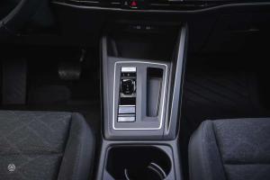Grey Volkswagen Golf 2022 in Kaunas, with an engine capacity of 1.00 L and mileage of 56 thousand km for 16250 €, photo 33 on AUTOMOTO.COM.LV