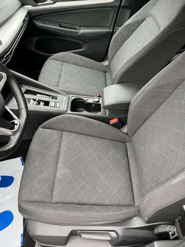 Pelēks Volkswagen Golf 2023 Kauņa, ar dzinēja tilpumu 1.00 L un nobraukumu 35 tūkst. km par 18200 €, foto 11 vietnē AUTOMOTO.COM.LV