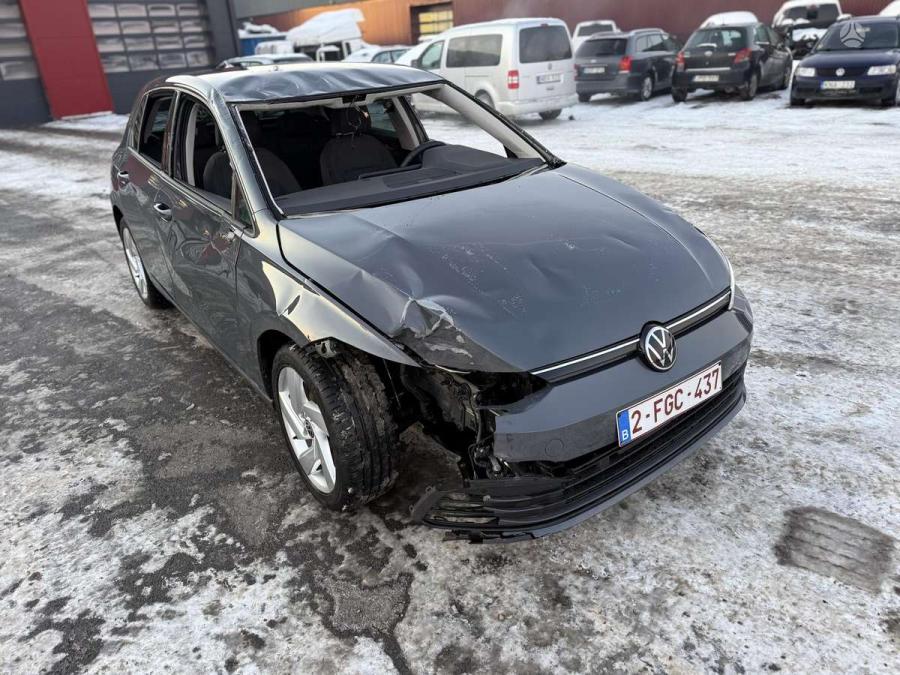 Pelēks Volkswagen Golf 2023 Kauņa, ar dzinēja tilpumu 1.00 L un nobraukumu 29 tūkst. km par 10777 €, foto 24 vietnē AUTOMOTO.COM.LV