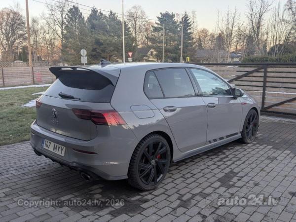 Grey Volkswagen Golf 2023 in Tallinn, with an engine capacity of 2.00 L and mileage of 38 thousand km for 35900 €, photo 2 on AUTOMOTO.COM.LV