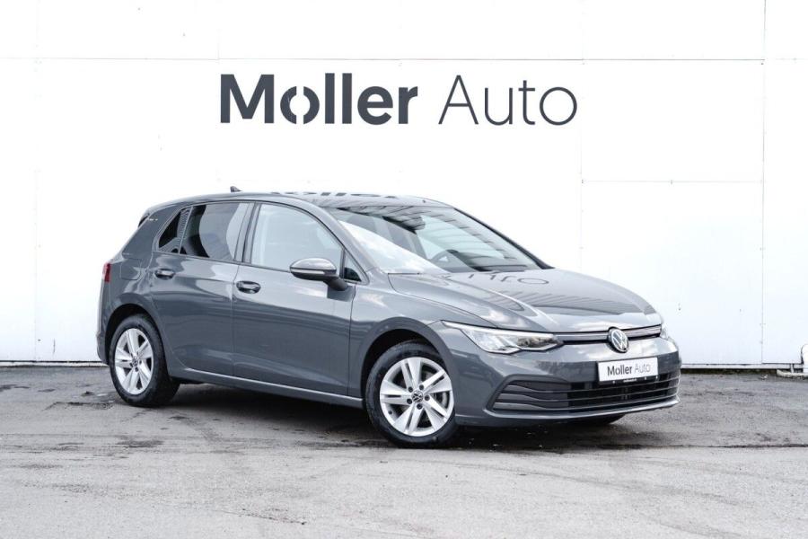 Grey Volkswagen Golf 2023 in Riga, with an engine capacity of 1.50 L and mileage of 76 thousand km for 19900 €, photo 2 on AUTOMOTO.COM.LV