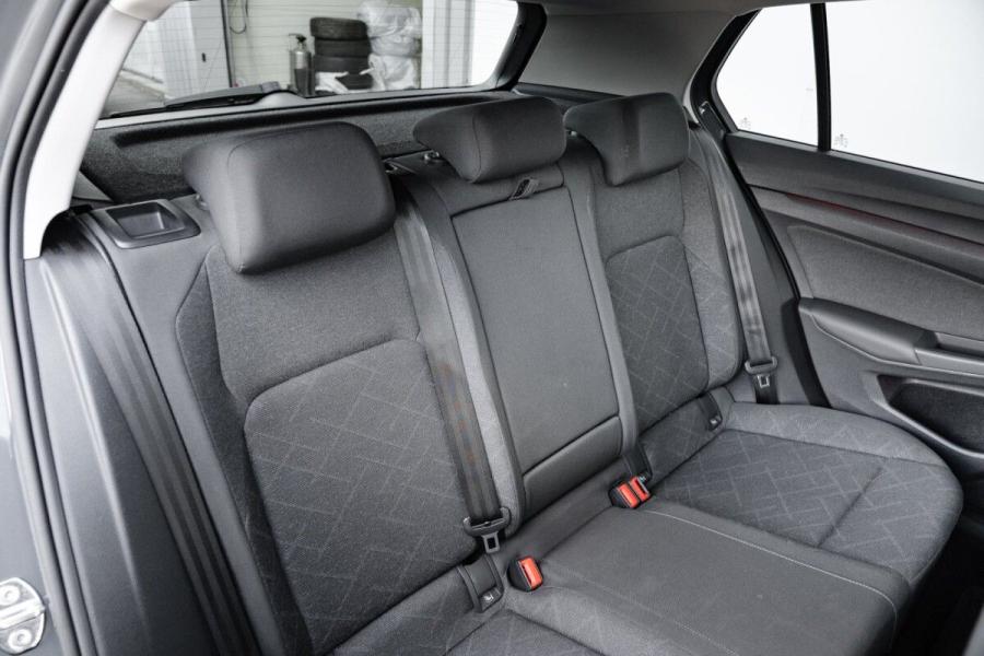 Grey Volkswagen Golf 2023 in Riga, with an engine capacity of 1.50 L and mileage of 76 thousand km for 19900 €, photo 23 on AUTOMOTO.COM.LV