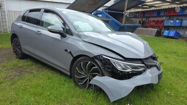 Pelēks Volkswagen Golf 2023 Kauņa, ar dzinēja tilpumu 1.50 L un nobraukumu 50 tūkst. km par 4444 €, foto 2 vietnē AUTOMOTO.COM.LV