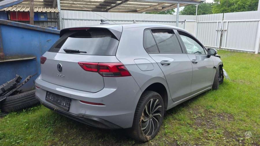 Pelēks Volkswagen Golf 2023 Kauņa, ar dzinēja tilpumu 1.50 L un nobraukumu 50 tūkst. km par 4444 €, foto 1 vietnē AUTOMOTO.COM.LV