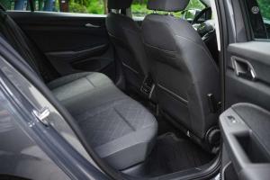 Grey Volkswagen Golf 2023 in Kaunas, with an engine capacity of 1.00 L and mileage of 120 thousand km for 16300 €, photo 30 on AUTOMOTO.COM.LV