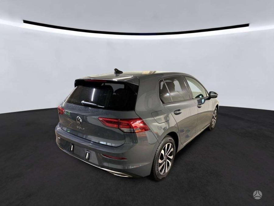 Pelēks Volkswagen Golf 2023 Viļņa, ar dzinēja tilpumu 1.50 L un nobraukumu 72 tūkst. km par 17800 €, foto 4 vietnē AUTOMOTO.COM.LV