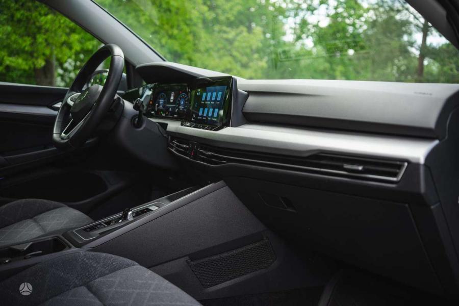 Pelēks Volkswagen Golf 2023 Kauņa, ar dzinēja tilpumu 1.00 L un nobraukumu 120 tūkst. km par 16750 €, foto 13 vietnē AUTOMOTO.COM.LV