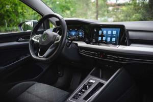 Pelēks Volkswagen Golf 2023 Kauņa, ar dzinēja tilpumu 1.00 L un nobraukumu 120 tūkst. km par 16750 €, foto 27 vietnē AUTOMOTO.COM.LV