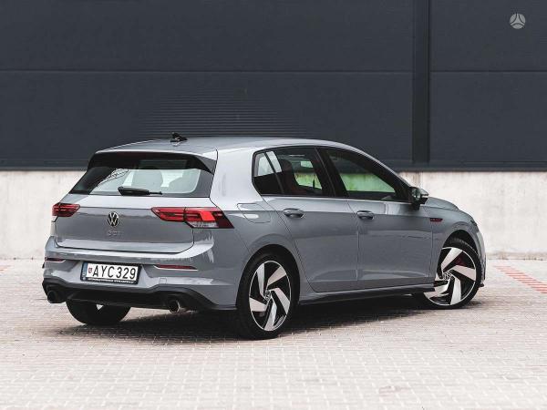 Grey Volkswagen Golf 2023 in Siauliai, with an engine capacity of 1.98 L and mileage of 24 thousand km for 24750 €, photo 7 on AUTOMOTO.COM.LV