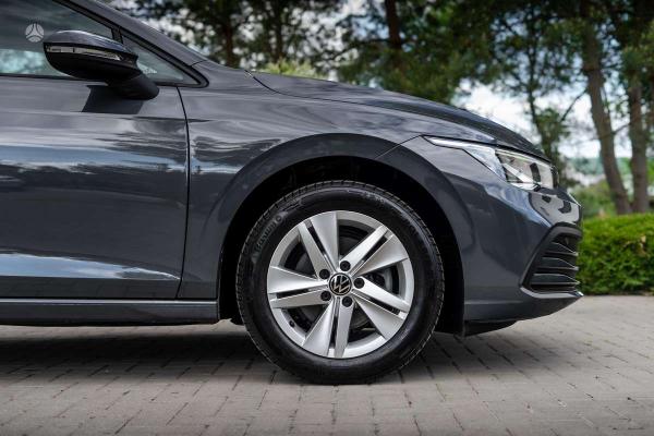 Grey Volkswagen Golf 2023 in Kaunas, with an engine capacity of 1.00 L and mileage of 120 thousand km for 15800 €, photo 5 on AUTOMOTO.COM.LV