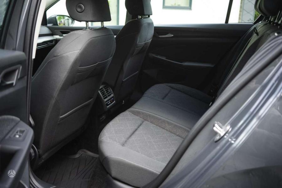 Grey Volkswagen Golf 2023 in Kaunas, with an engine capacity of 1.00 L and mileage of 120 thousand km for 15800 €, photo 29 on AUTOMOTO.COM.LV
