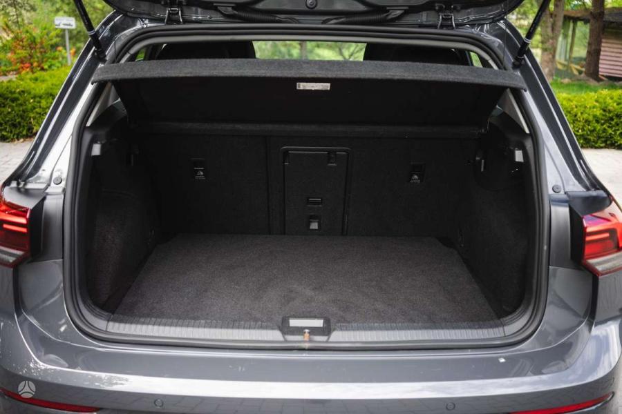Grey Volkswagen Golf 2023 in Kaunas, with an engine capacity of 1.00 L and mileage of 120 thousand km for 15800 €, photo 38 on AUTOMOTO.COM.LV