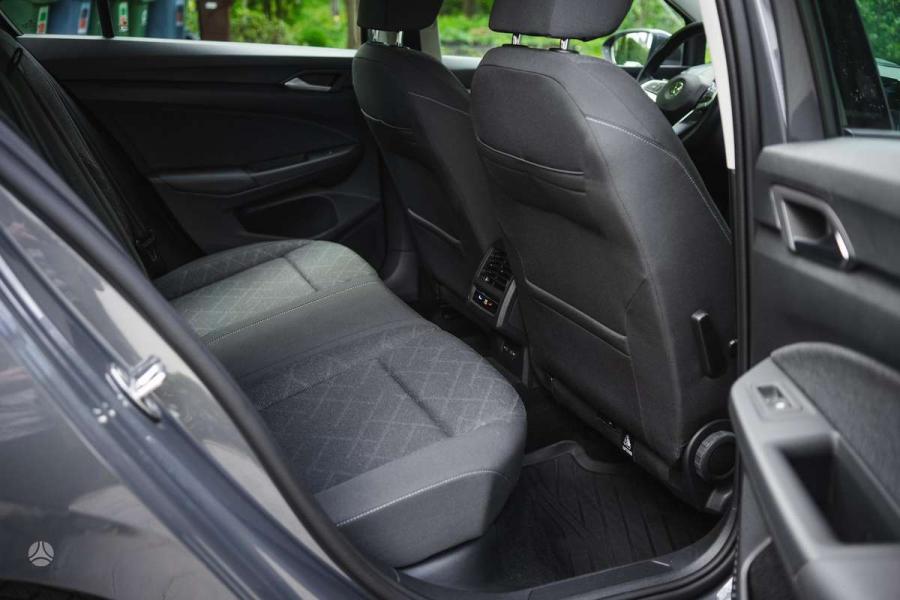 Grey Volkswagen Golf 2023 in Kaunas, with an engine capacity of 1.00 L and mileage of 120 thousand km for 15800 €, photo 39 on AUTOMOTO.COM.LV