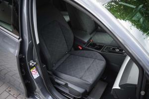 Grey Volkswagen Golf 2023 in Kaunas, with an engine capacity of 1.00 L and mileage of 120 thousand km for 15800 €, photo 40 on AUTOMOTO.COM.LV