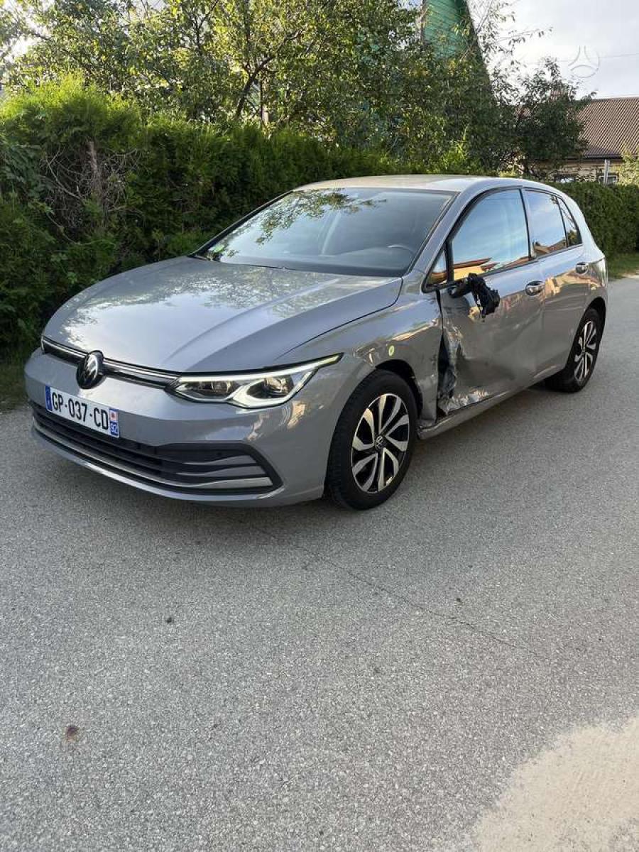 Grey Volkswagen Golf 2023 in Prienai, with an engine capacity of 1.97 L and mileage of 103 thousand km for 11500 €, photo 4 on AUTOMOTO.COM.LV