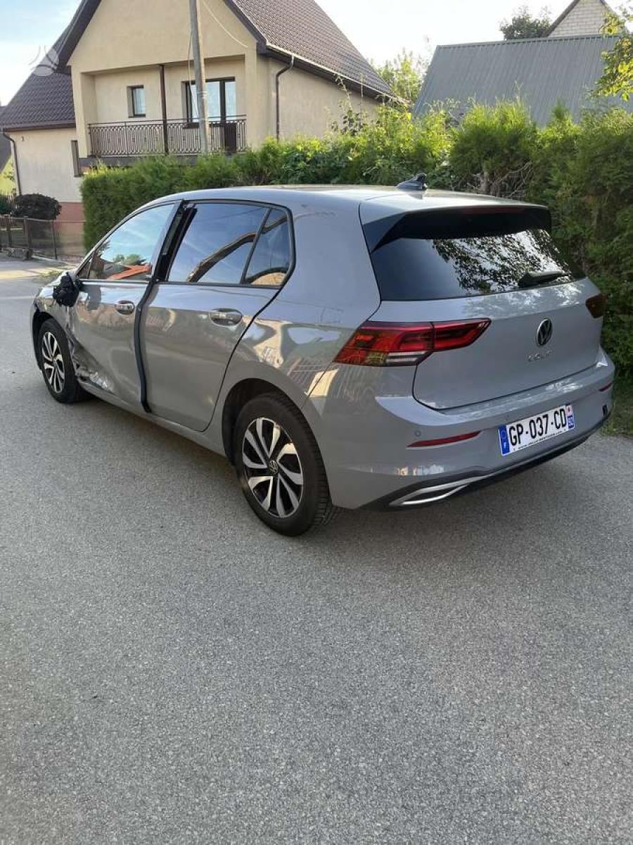 Grey Volkswagen Golf 2023 in Prienai, with an engine capacity of 1.97 L and mileage of 103 thousand km for 11500 €, photo 5 on AUTOMOTO.COM.LV
