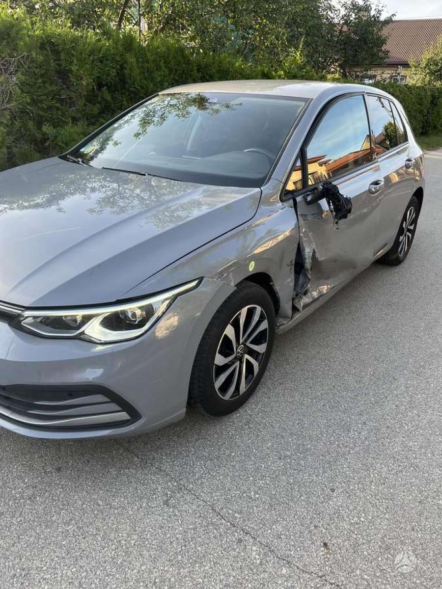 Grey Volkswagen Golf 2023 in Prienai, with an engine capacity of 1.97 L and mileage of 103 thousand km for 11500 €, photo 9 on AUTOMOTO.COM.LV