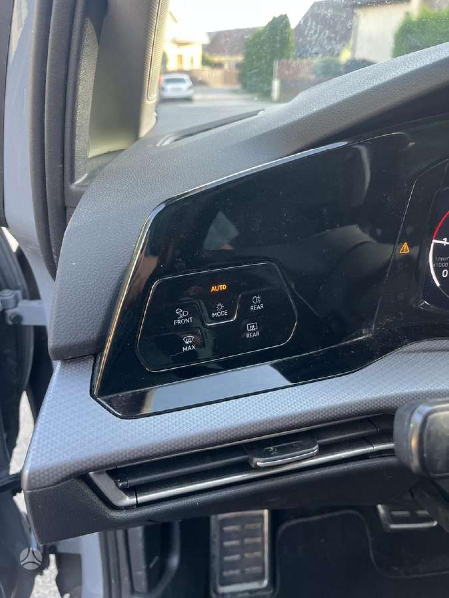 Grey Volkswagen Golf 2023 in Prienai, with an engine capacity of 1.97 L and mileage of 103 thousand km for 11500 €, photo 16 on AUTOMOTO.COM.LV