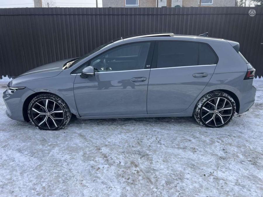 Grey Volkswagen Golf 2024 in Kaunas, with an engine capacity of 1.50 L and mileage of 49 thousand km for 17900 €, photo 5 on AUTOMOTO.COM.LV
