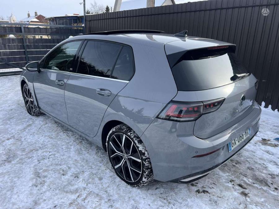 Grey Volkswagen Golf 2024 in Kaunas, with an engine capacity of 1.50 L and mileage of 49 thousand km for 17900 €, photo 7 on AUTOMOTO.COM.LV