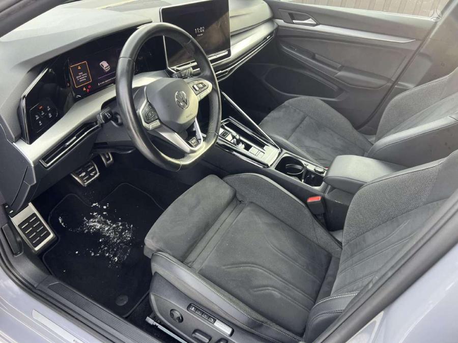 Grey Volkswagen Golf 2024 in Kaunas, with an engine capacity of 1.50 L and mileage of 49 thousand km for 17900 €, photo 12 on AUTOMOTO.COM.LV