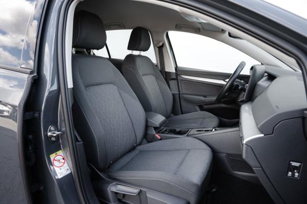 Grey Volkswagen Golf 2024 in Riga, with an engine capacity of 1.50 L and mileage of 34 thousand km for 22900 €, photo 6 on AUTOMOTO.COM.LV