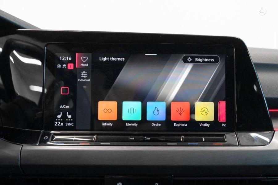 Pelēks Volkswagen Golf 2024 Viļņa, ar dzinēja tilpumu 1.50 L un nobraukumu 129 tūkst. km par 20500 €, foto 17 vietnē AUTOMOTO.COM.LV