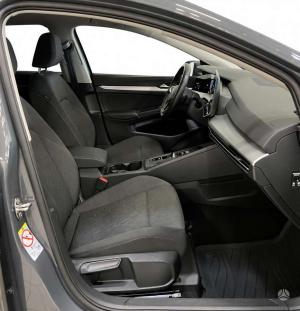 Grey Volkswagen Golf 2024 in Kaunas, with an engine capacity of 1.50 L and mileage of 104 thousand km for 18900 €, photo 8 on AUTOMOTO.COM.LV
