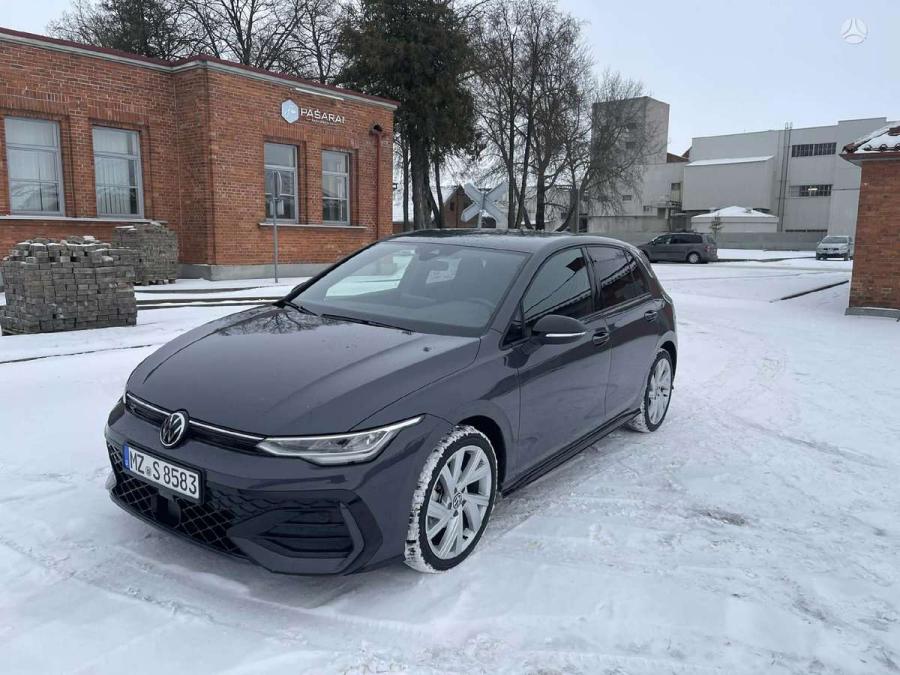 Pelēks Volkswagen Golf 2025 Marijampole, ar dzinēja tilpumu 1.50 L un nobraukumu 2 tūkst. km par 25500 €, foto 3 vietnē AUTOMOTO.COM.LV