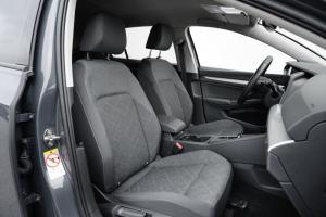 Pelēks Volkswagen Golf 2025 Rīga, ar dzinēja tilpumu 1.00 L un nobraukumu 13 tūkst. km par 24900 €, foto 7 vietnē AUTOMOTO.COM.LV