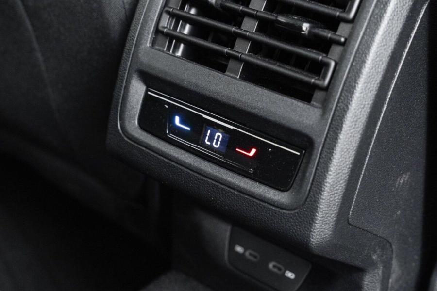 Pelēks Volkswagen Golf 2025 Rīga, ar dzinēja tilpumu 1.00 L un nobraukumu 13 tūkst. km par 24900 €, foto 9 vietnē AUTOMOTO.COM.LV