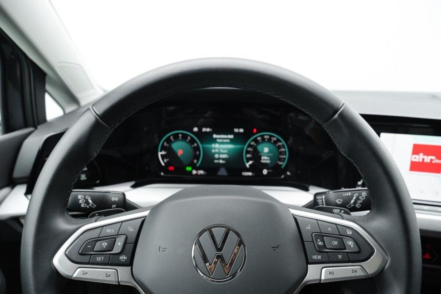 Pelēks Volkswagen Golf 2025 Rīga, ar dzinēja tilpumu 1.00 L un nobraukumu 13 tūkst. km par 24900 €, foto 15 vietnē AUTOMOTO.COM.LV