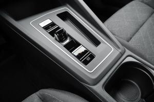Pelēks Volkswagen Golf 2025 Rīga, ar dzinēja tilpumu 1.00 L un nobraukumu 13 tūkst. km par 24900 €, foto 16 vietnē AUTOMOTO.COM.LV