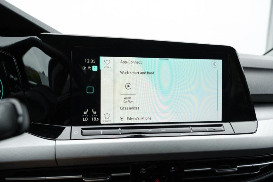 Pelēks Volkswagen Golf 2025 Rīga, ar dzinēja tilpumu 1.00 L un nobraukumu 13 tūkst. km par 24900 €, foto 21 vietnē AUTOMOTO.COM.LV