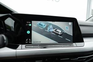 Pelēks Volkswagen Golf 2025 Rīga, ar dzinēja tilpumu 1.00 L un nobraukumu 13 tūkst. km par 24900 €, foto 23 vietnē AUTOMOTO.COM.LV