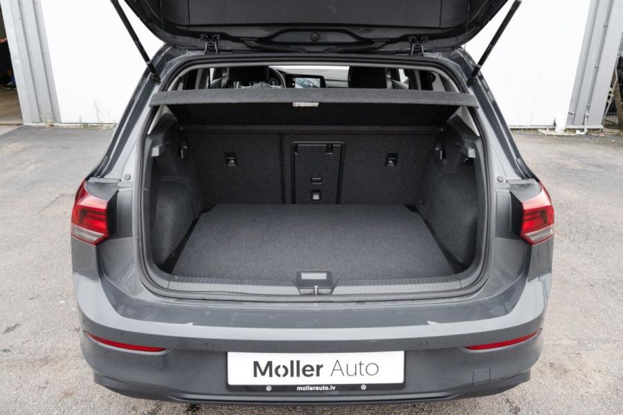 Pelēks Volkswagen Golf 2025 Rīga, ar dzinēja tilpumu 1.00 L un nobraukumu 13 tūkst. km par 24900 €, foto 26 vietnē AUTOMOTO.COM.LV