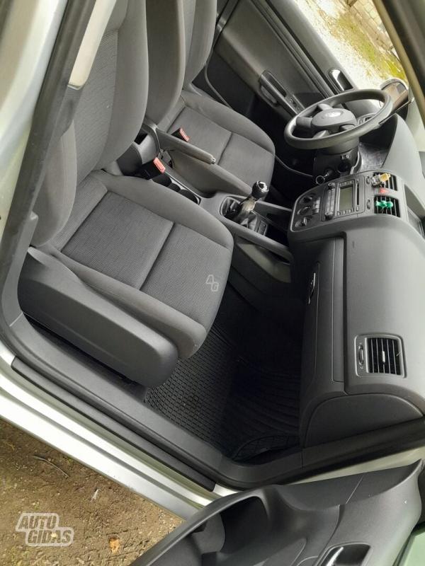 Pelēks Volkswagen Golf 2005 Marijampole, ar dzinēja tilpumu 1.90 L un nobraukumu 394 tūkst. km par 999 €, foto 9 vietnē AUTOMOTO.COM.LV
