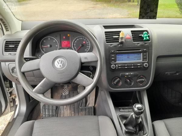 Pelēks Volkswagen Golf 2005 Marijampole, ar dzinēja tilpumu 1.90 L un nobraukumu 394 tūkst. km par 999 €, foto 10 vietnē AUTOMOTO.COM.LV