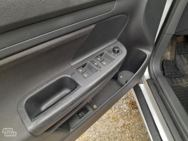Pelēks Volkswagen Golf 2005 Marijampole, ar dzinēja tilpumu 1.90 L un nobraukumu 394 tūkst. km par 999 €, foto 11 vietnē AUTOMOTO.COM.LV