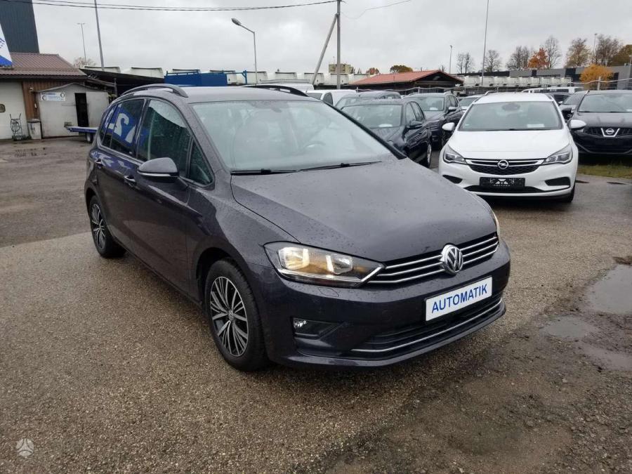 Grey Volkswagen Golf 2016 in Kaunas, with an engine capacity of 1.20 L and mileage of 213 thousand km for 8650 €, photo 4 on AUTOMOTO.COM.LV