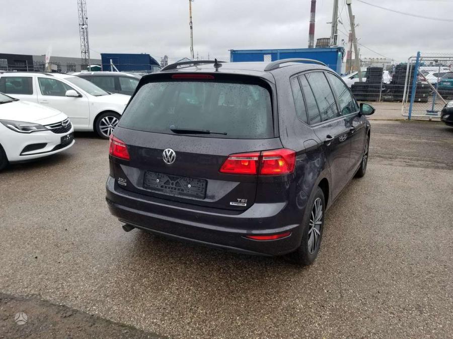 Grey Volkswagen Golf 2016 in Kaunas, with an engine capacity of 1.20 L and mileage of 213 thousand km for 8650 €, photo 7 on AUTOMOTO.COM.LV