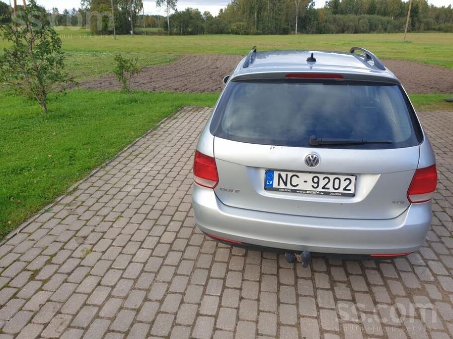 Grey Volkswagen Golf 2009 in Aluksne, with an engine capacity of 1.90 L and mileage of 387 thousand km for 1550 €, photo 4 on AUTOMOTO.COM.LV