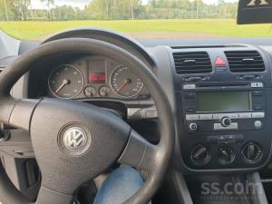Grey Volkswagen Golf 2009 in Aluksne, with an engine capacity of 1.90 L and mileage of 387 thousand km for 1550 €, photo 8 on AUTOMOTO.COM.LV