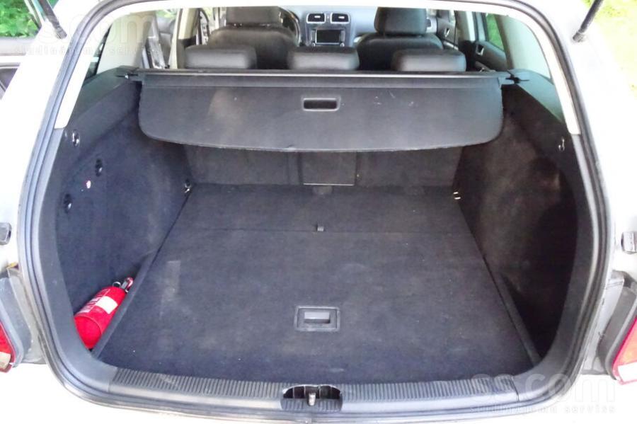 Grey Volkswagen Golf 2012 in Madona, with an engine capacity of 2.00 L and mileage of 278 thousand km for 3500 €, photo 8 on AUTOMOTO.COM.LV