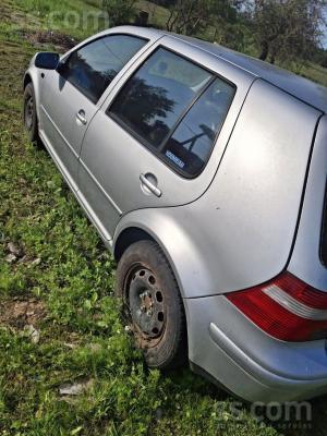 Grey Volkswagen Golf 2000 in Riga, with an engine capacity of 1.60 L and mileage of 230 thousand km for 300 €, photo  on AUTOMOTO.COM.LV