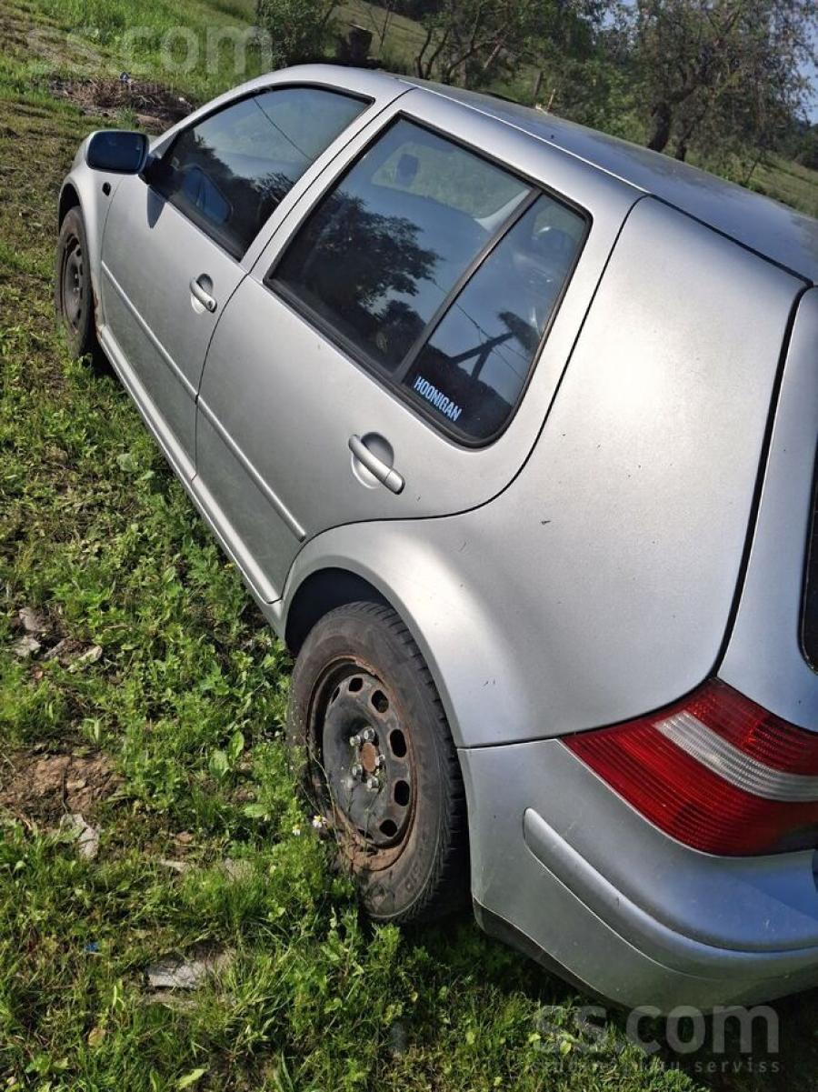 Grey Volkswagen Golf 2000 in Riga, with an engine capacity of 1.60 L and mileage of 230 thousand km for 300 €, photo 1 on AUTOMOTO.COM.LV