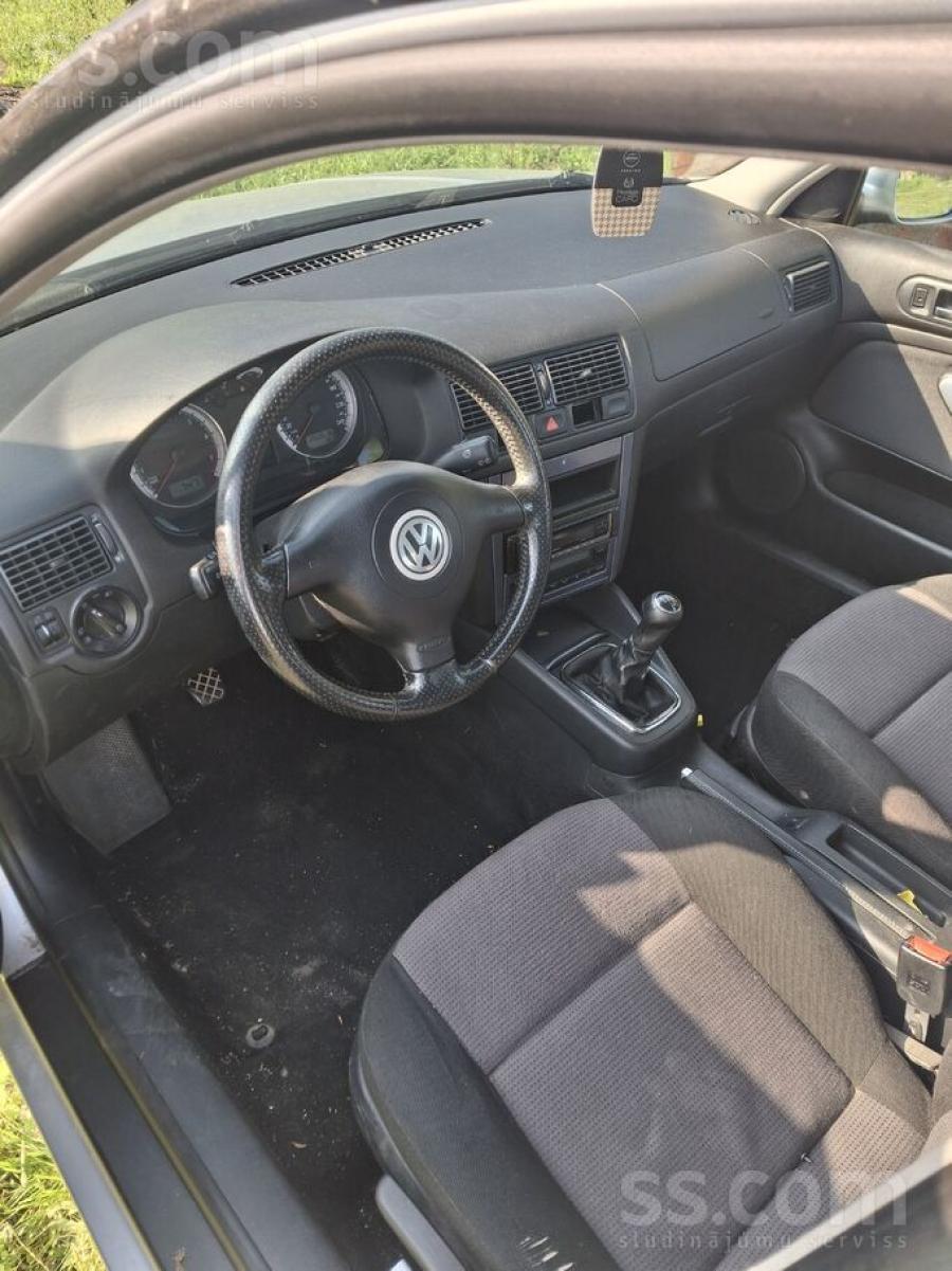 Grey Volkswagen Golf 2000 in Riga, with an engine capacity of 1.60 L and mileage of 230 thousand km for 300 €, photo 4 on AUTOMOTO.COM.LV