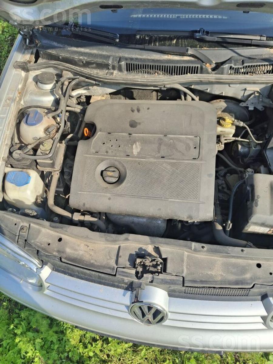 Grey Volkswagen Golf 2000 in Riga, with an engine capacity of 1.60 L and mileage of 230 thousand km for 300 €, photo 5 on AUTOMOTO.COM.LV